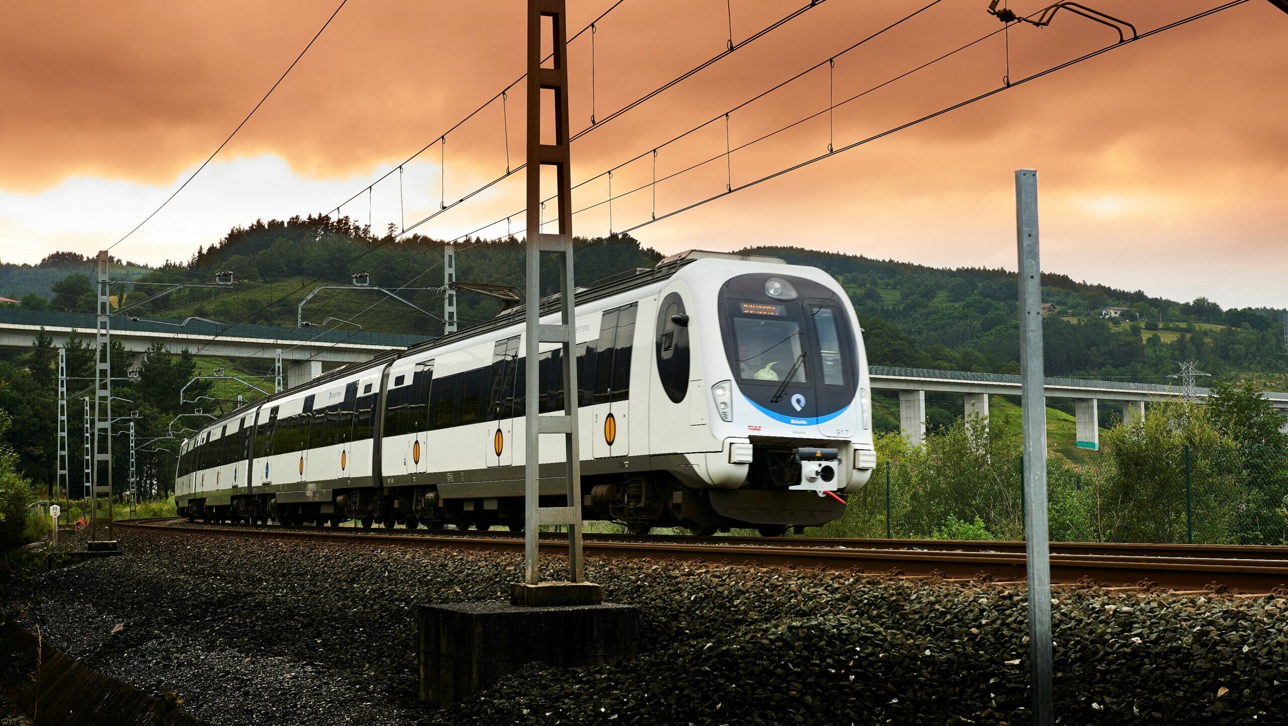 Euskotrenek gaueko tren zerbitzu berezia eskainiko dau Galdakaoko ...